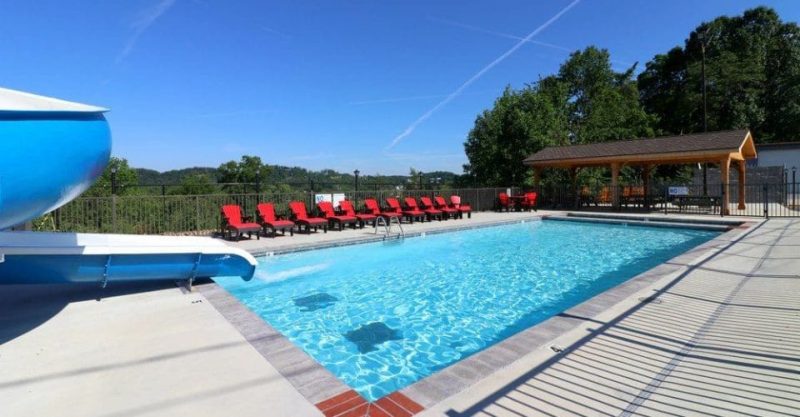 Howard Johnson Pigeon Forge Pools - Water Park Hotel